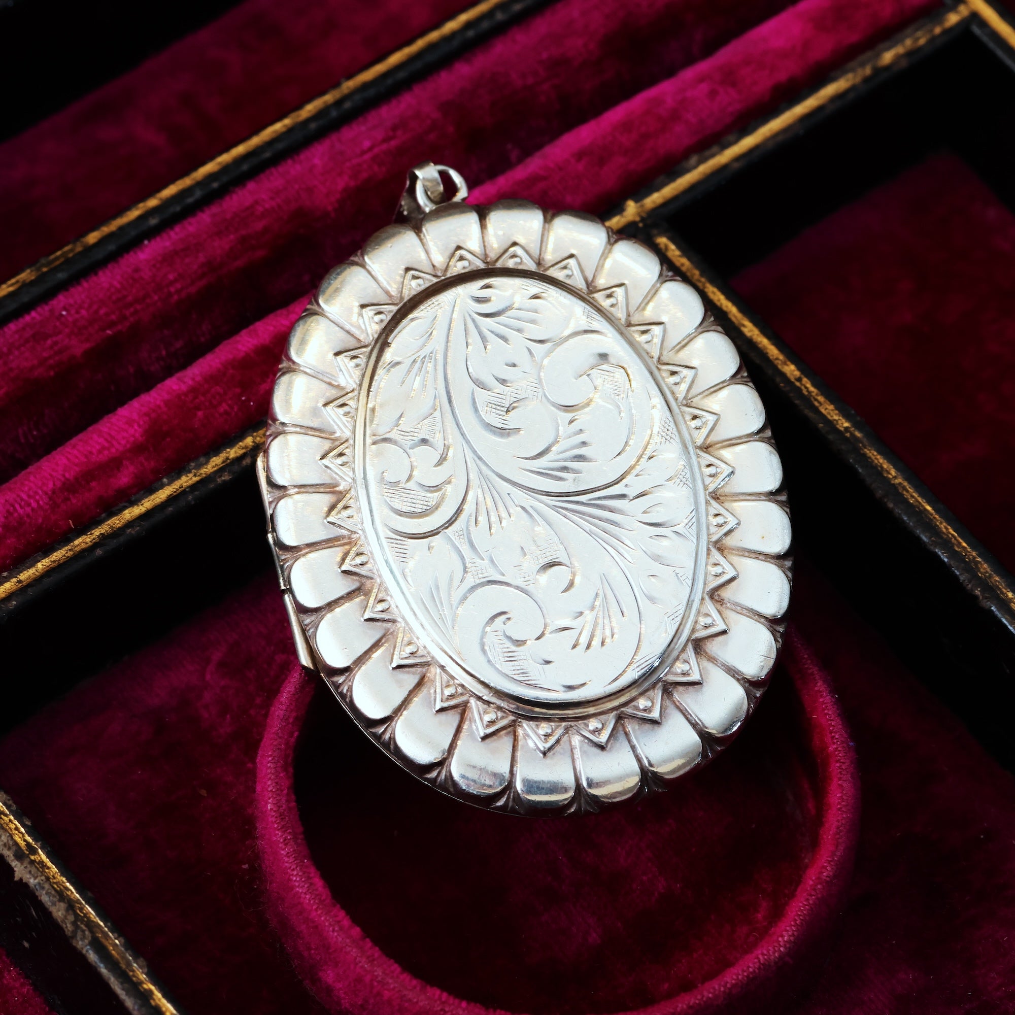 Vintage Date 1974 Engraved Silver Locket – Fetheray