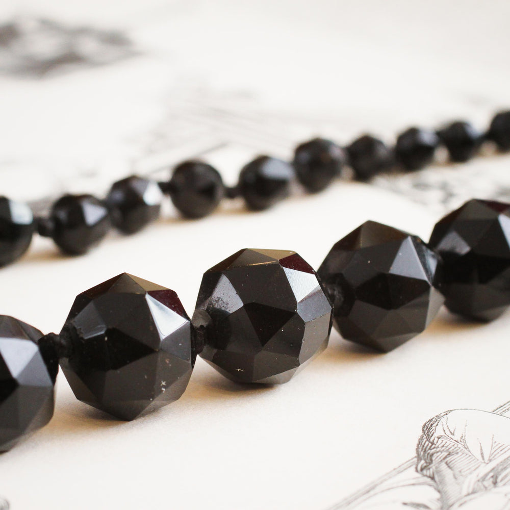 Fabulous Darkly Glinting Victorian French Jet Bead Necklace – Fetheray