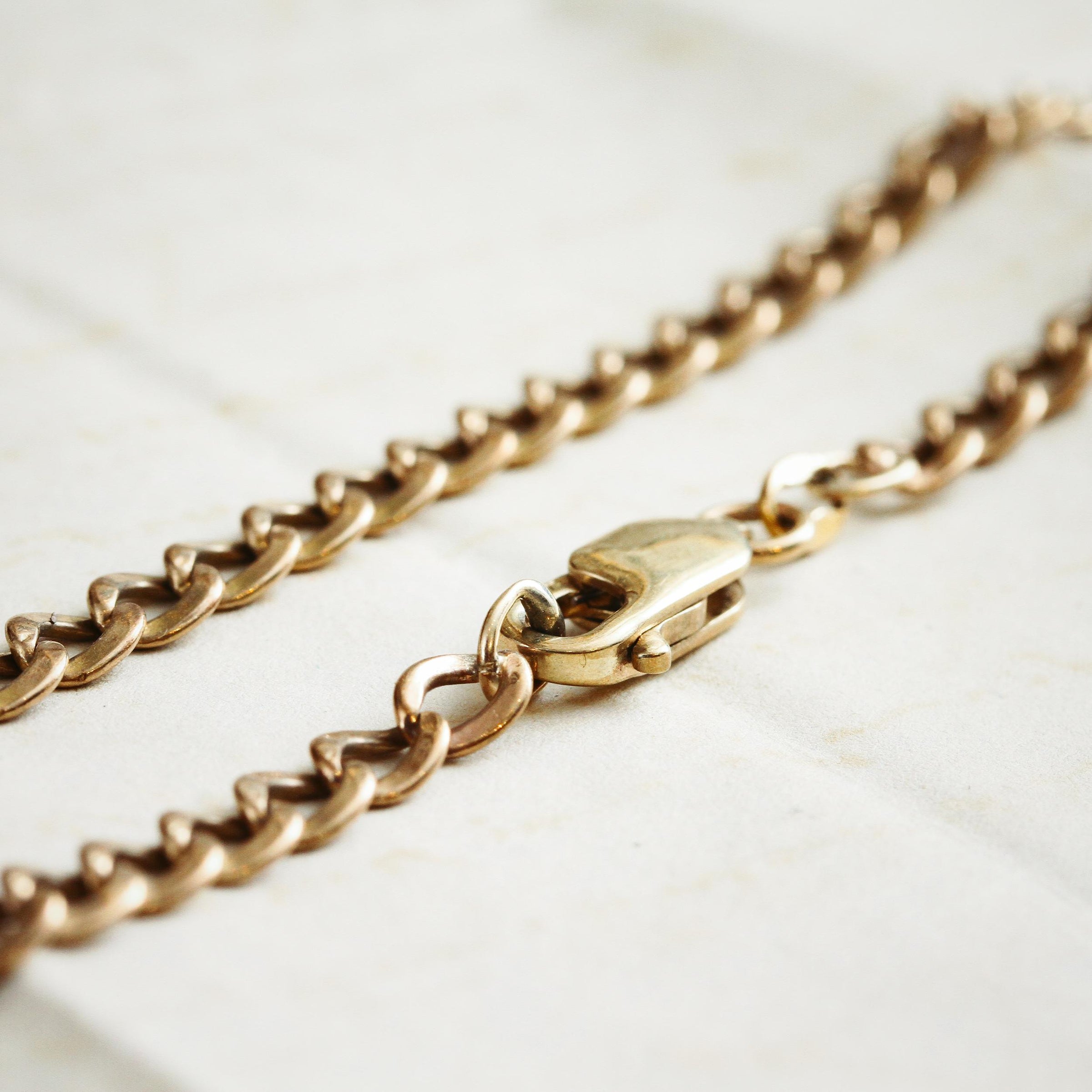 Date 1979 Vintage 9ct Gold 27 Inch Chain Necklace – Fetheray